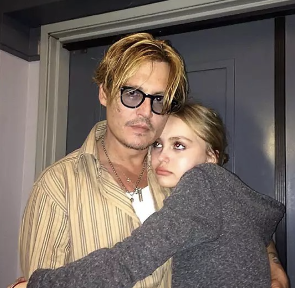 ¿Qué confesó Lily-Rose Depp sobre el caso de su padre contra Amber Heard?