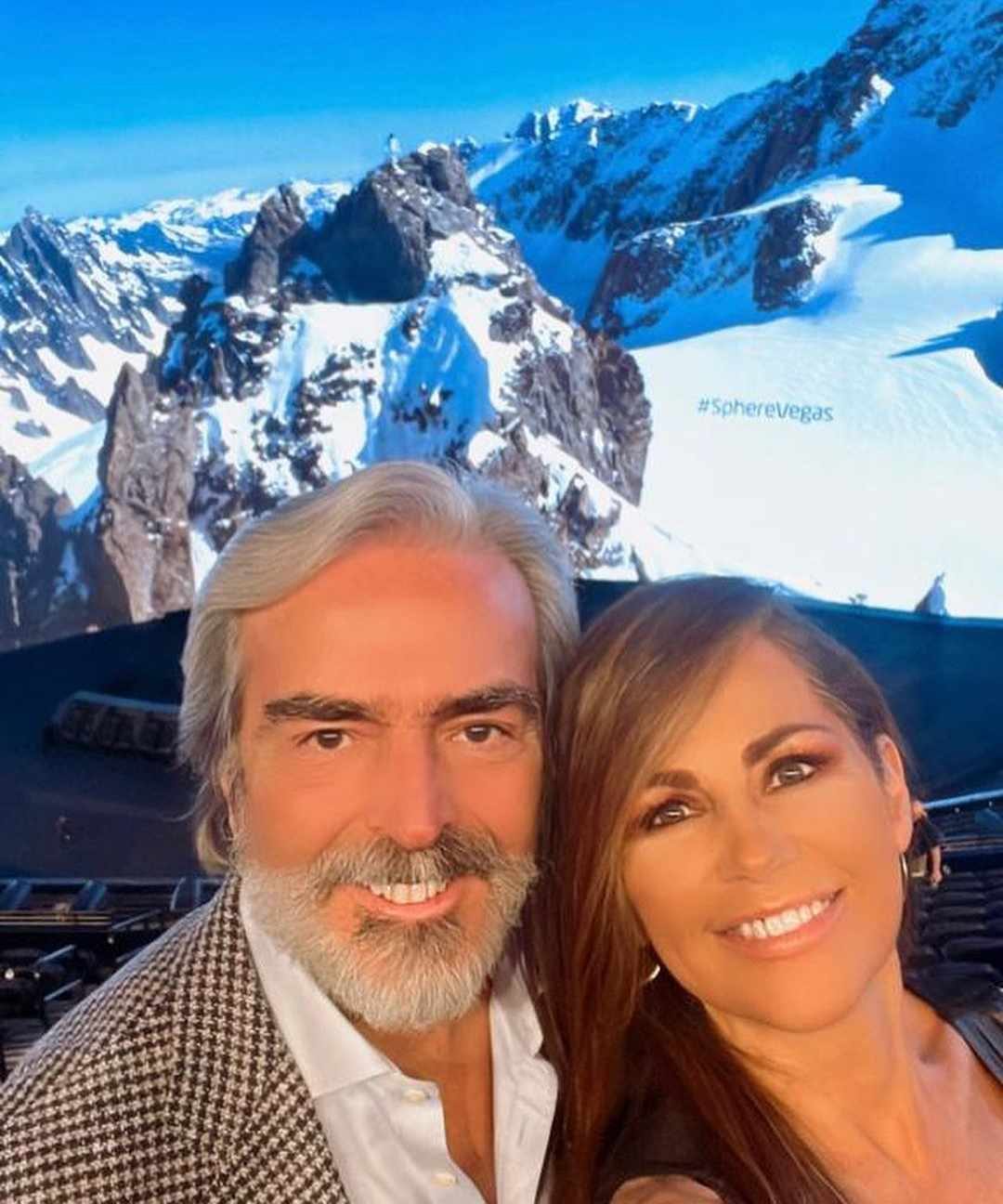 Luz Blanchet muestra el romántico regalo que le dio Lorenzo Lazo por 11 ...