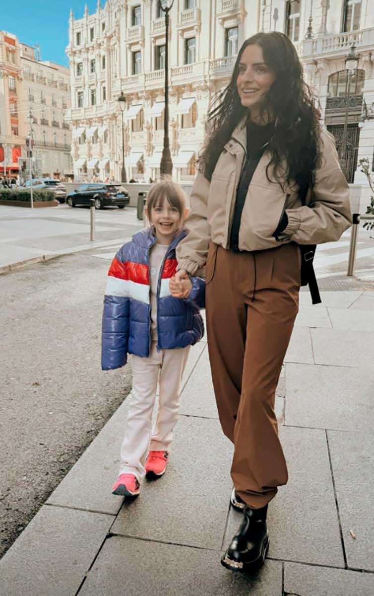 Aislinn Derbez y su hija Kailani visitan a Mauricio Ochmann en España