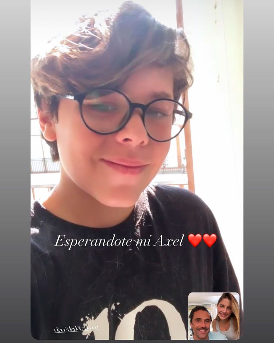 Con esta foto, Michelle Renaud y Matías Novoa presentan a su hijo Milo