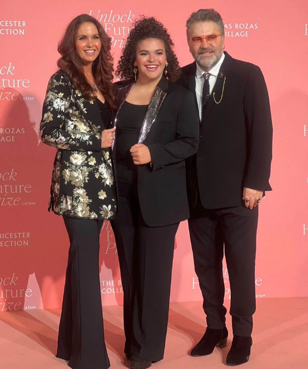 VIDEO: Así fue el debut de Lucero Mijares en España apoyada por sus papás