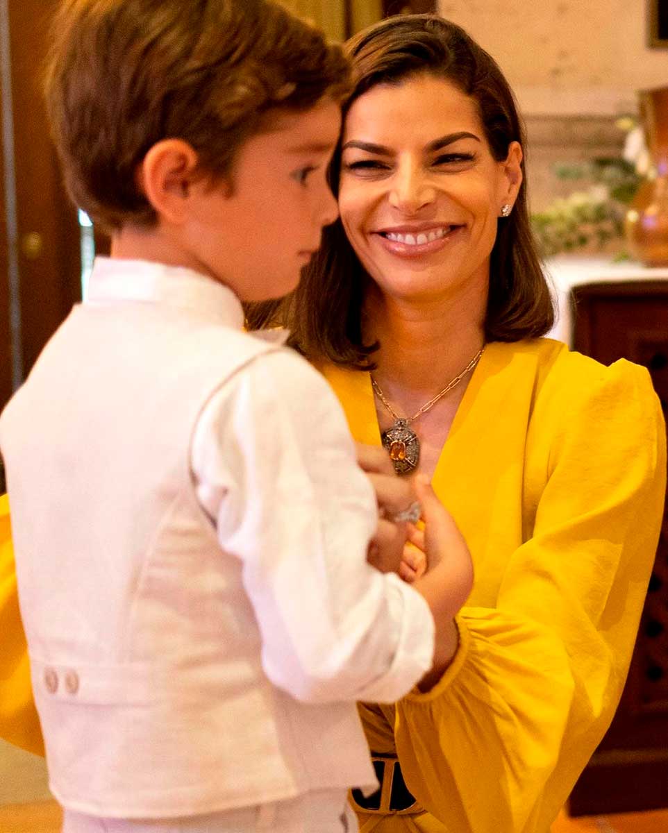 Bárbara Coppel y Alejandro Hank celebran el bautizo de su hijo en México