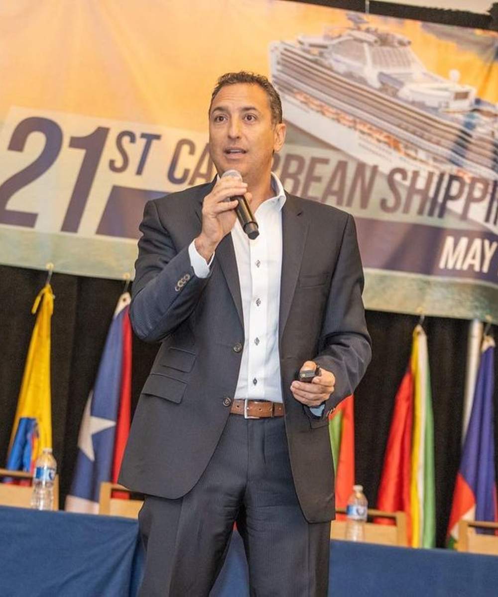 Él es Simón Cohen, el 'empresario feliz' que se une a Shark Tank México