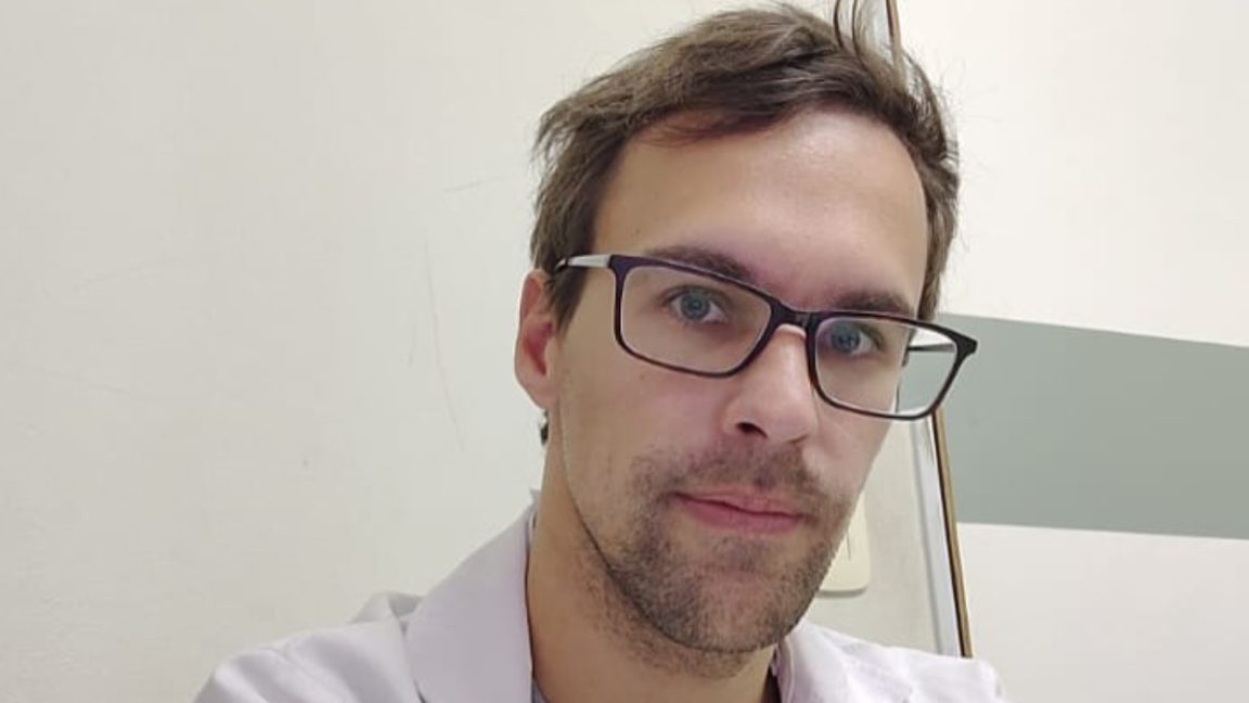 Conoce a Wenceslao Moreno, médico con parálisis cerebral