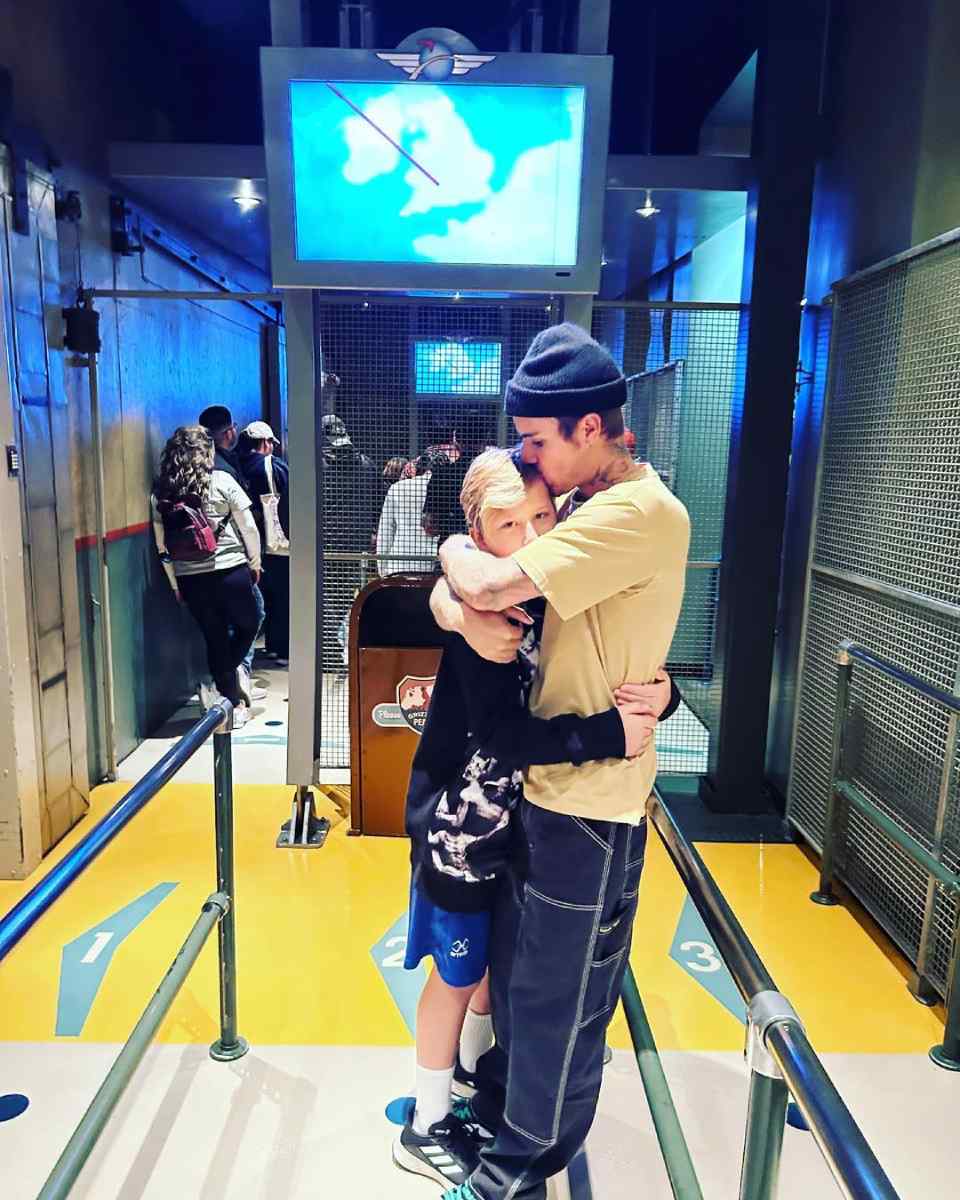 Él es Jaxon, el hermano adolescente de Justin Bieber que estuvo en ...