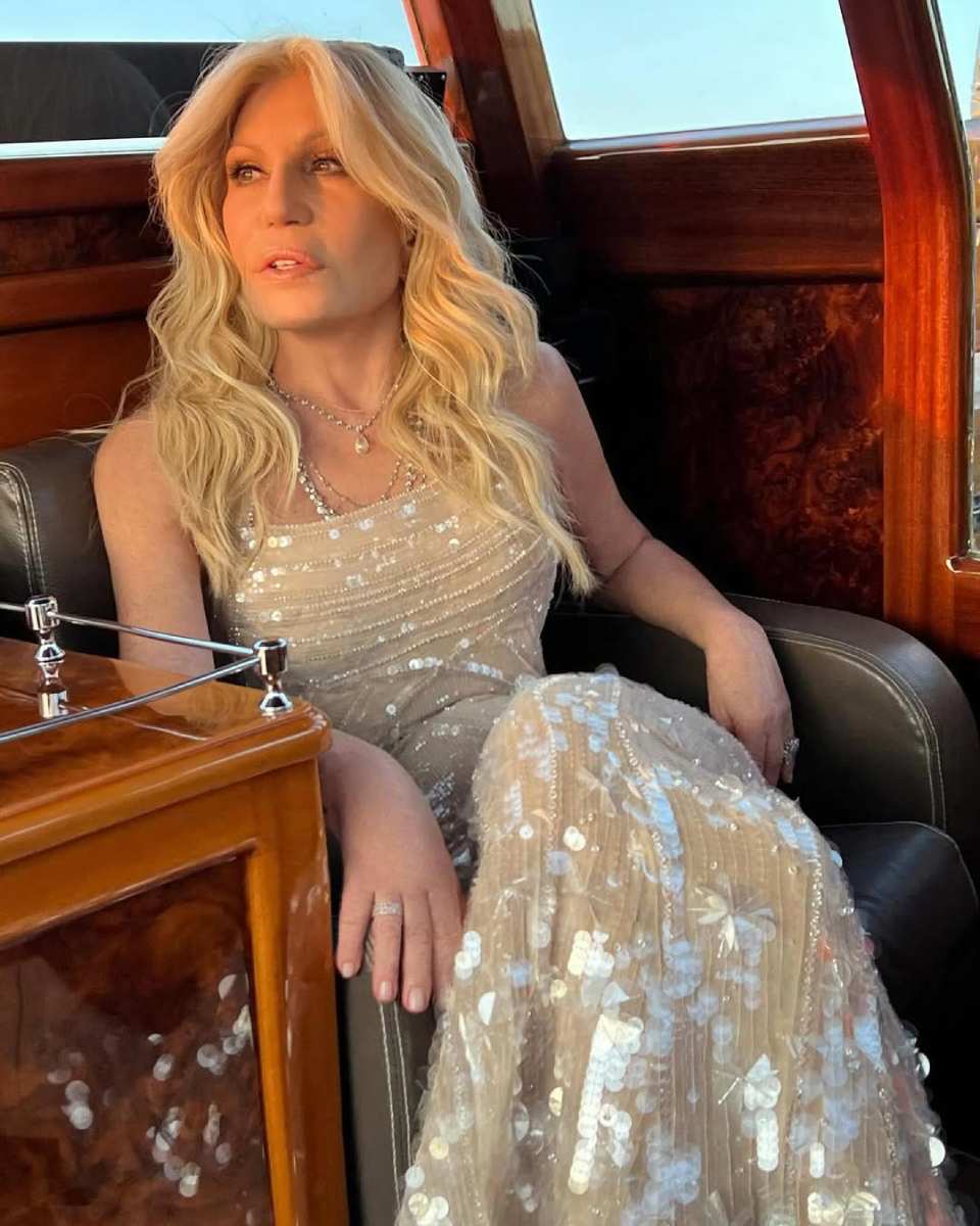 Donatella Versace demuestra que a los 70 años se puede recuperar el físico