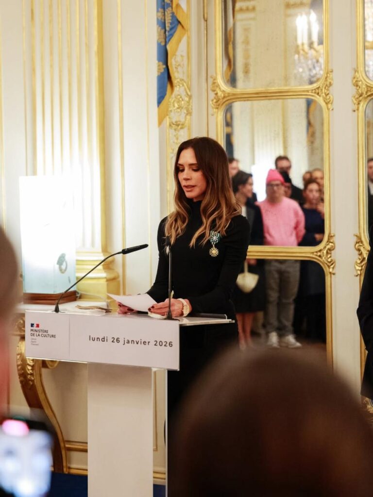 El lenguaje corporal de los Beckham en su reaparición en París tras ...