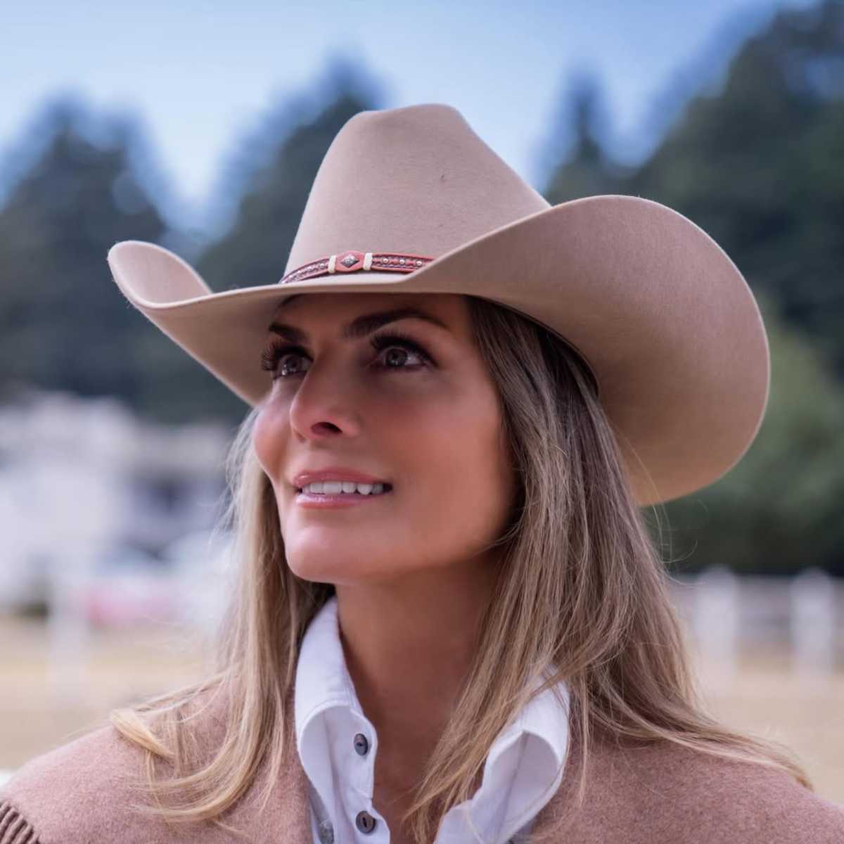 Montserrat Oliver celebra su cumpleaños 60 con una fiesta en un rancho