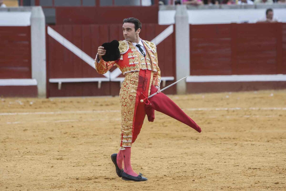 La ausencia de Ana Soria marca la presentación del libro de Enrique Ponce