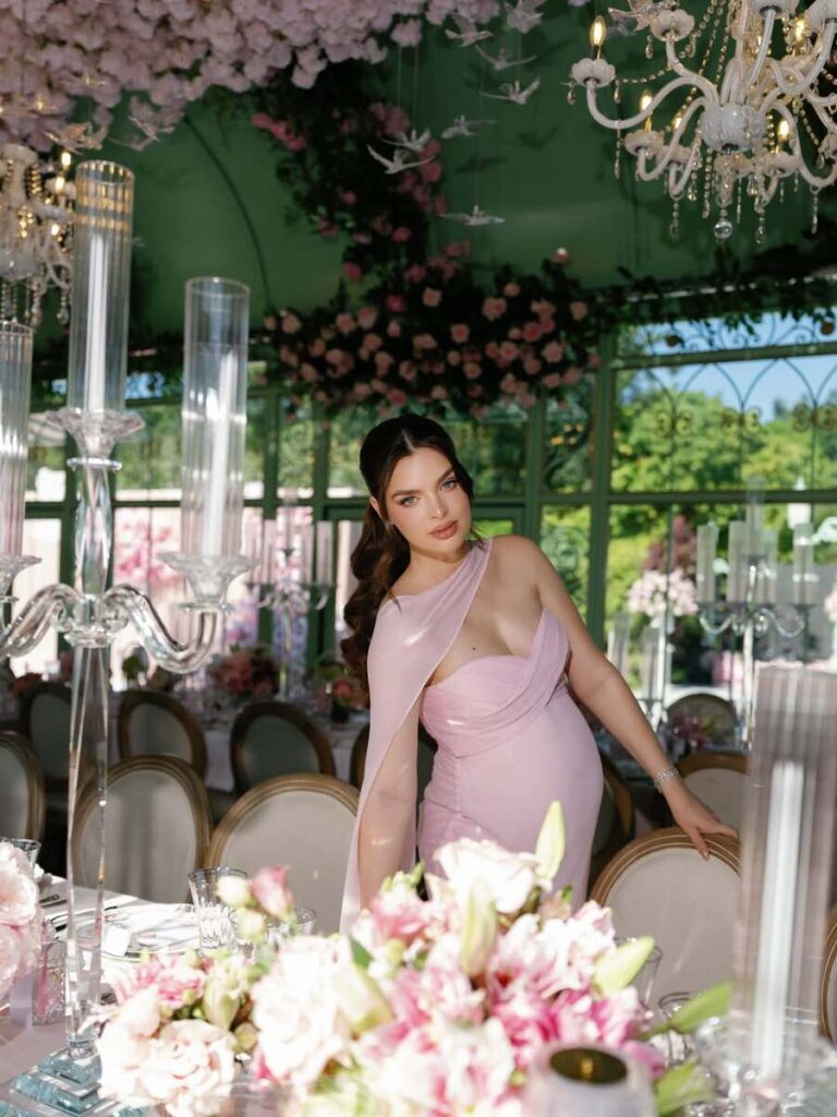 Nadia Ferreira y Marc Anthony celebran un lujoso baby shower