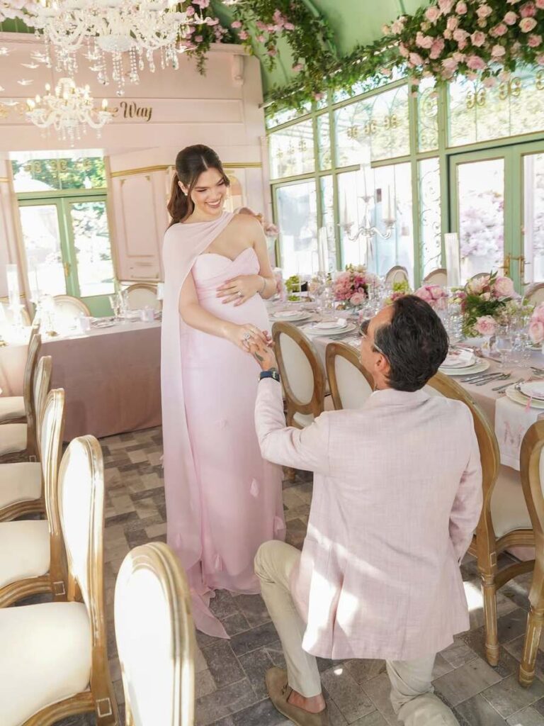 Nadia Ferreira y Marc Anthony celebran un lujoso baby shower